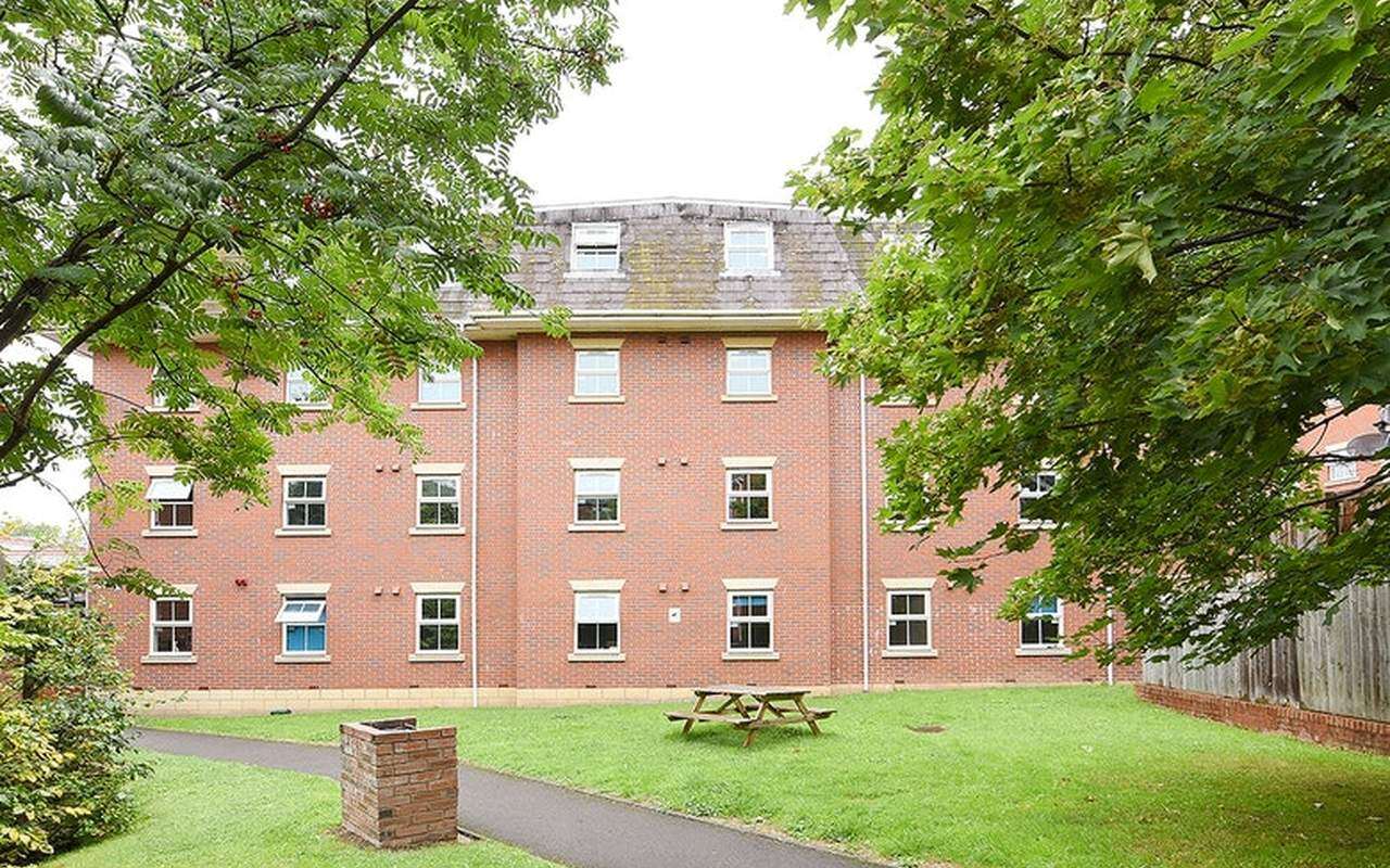 Snowdon Hall - Wrexham Student Accommodation | uhomes