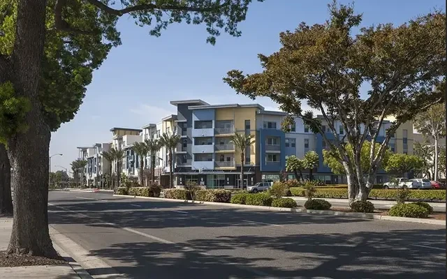 Alight Fullerton - Fullerton Apartment Rentals | uhomes.com