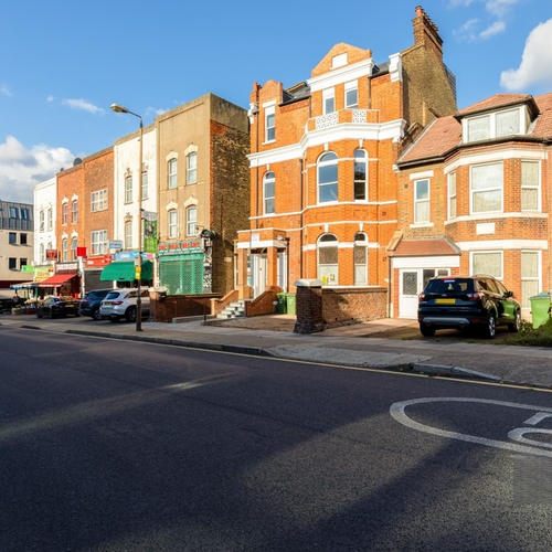 Charlton Church Lane 24189# - London Student Accommodation | uhomes.com