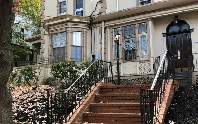 CA - 4016 Pine Street - Philadelphia Apartment Rentals | uhomes.com