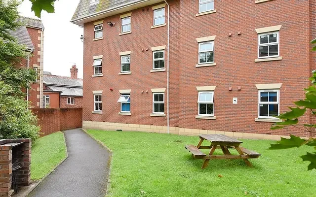 Snowdon Hall - Wrexham Student Accommodation | uhomes
