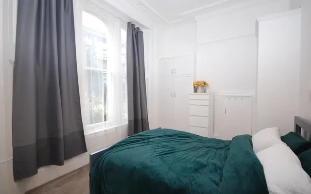 Lansdowne Way, London SW8 - London Student Accommodation | uhomes.com